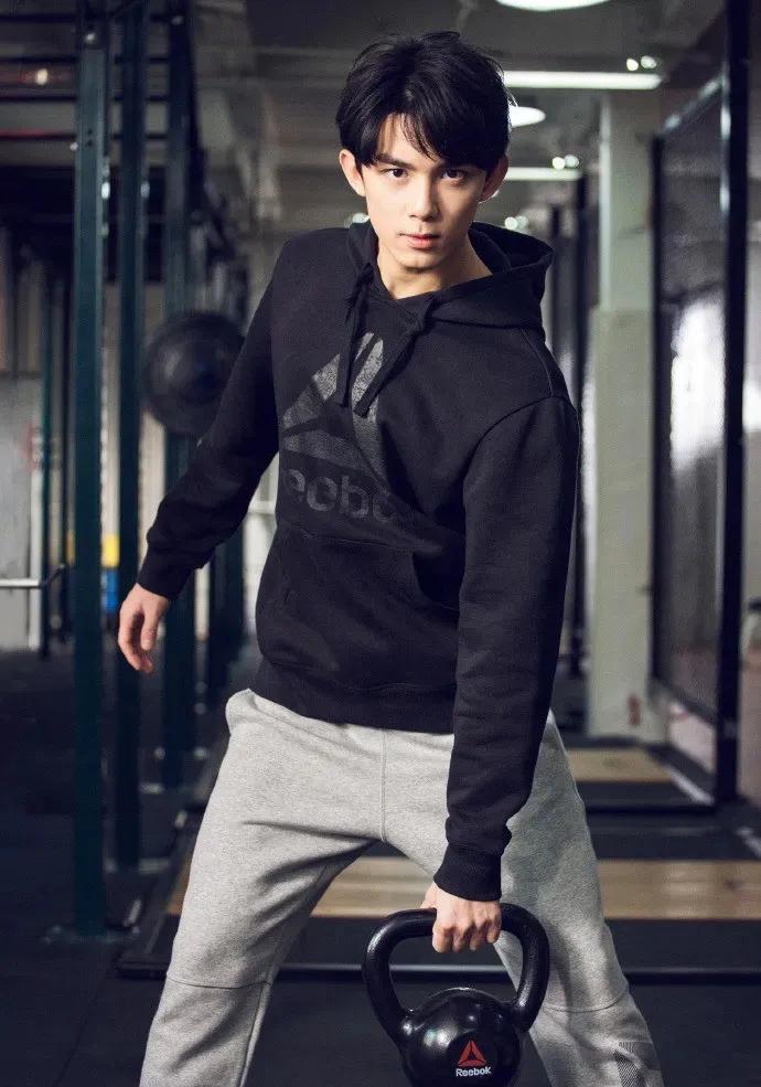 The appearance and figure of handsome monkeys are the ceiling of Wu Lei ...