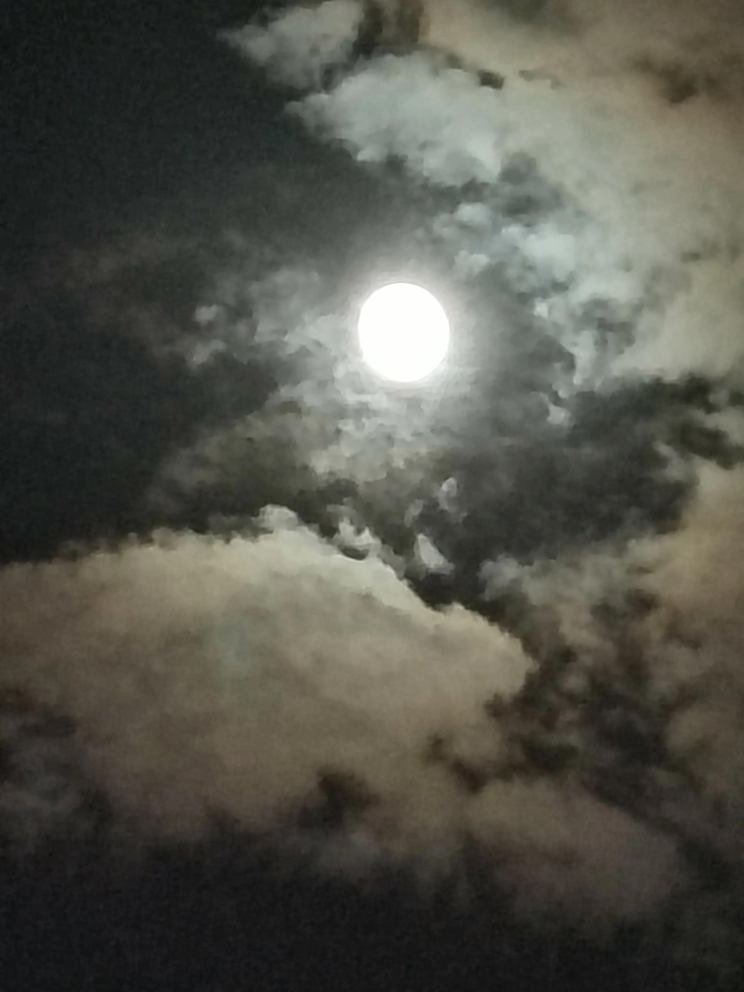 "Watching the Moon" (Chinese Rhyme) - iNEWS