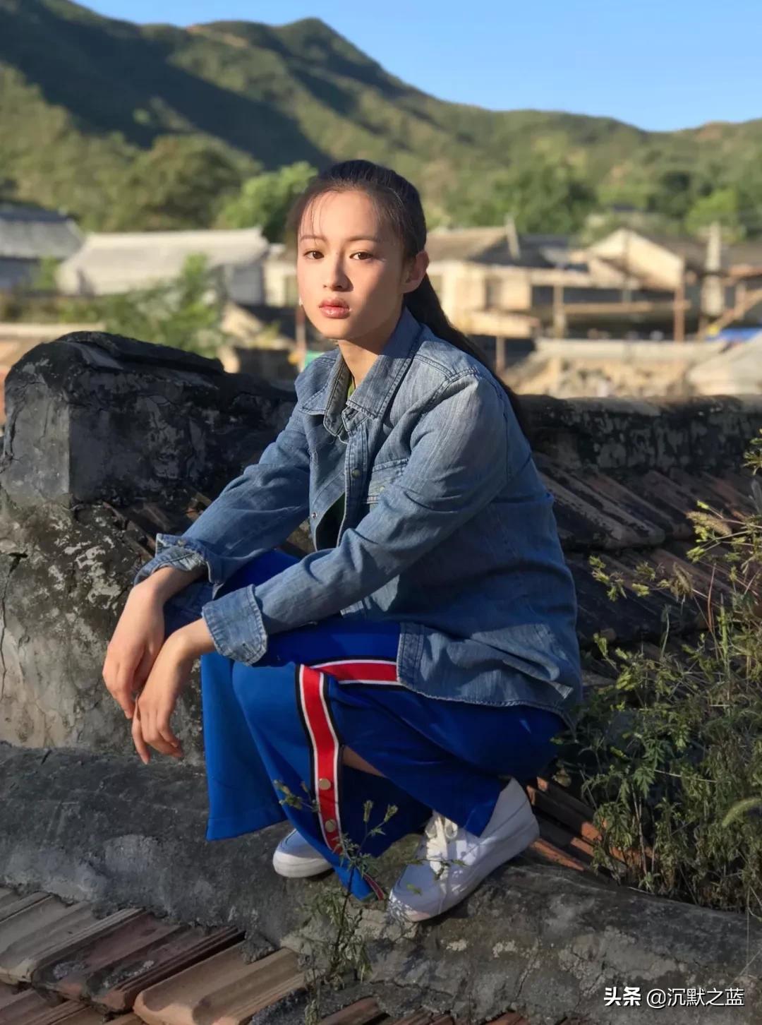 Naturally beautiful twin Zhou Yun - iNEWS