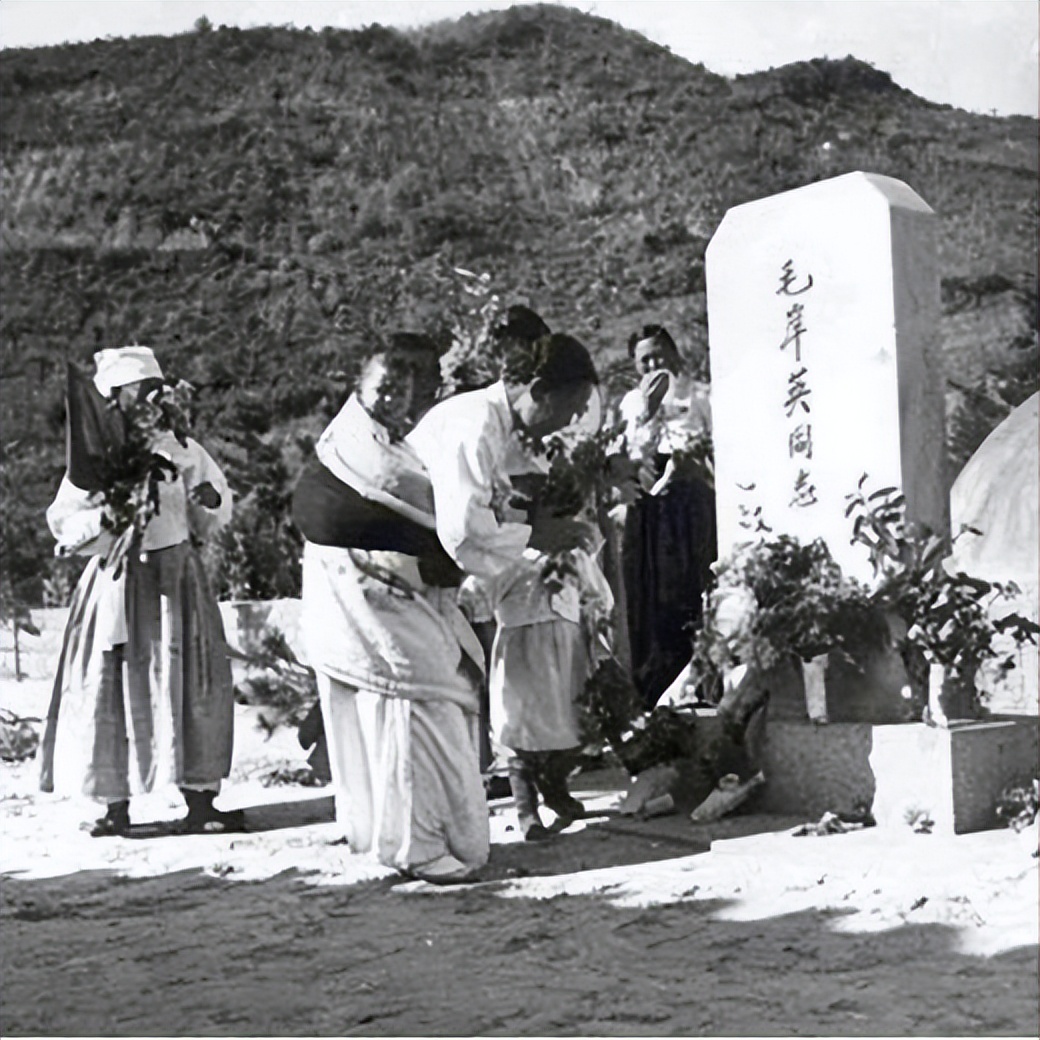 In 1955, moving to Mao Anying's tomb was blocked by a North Korean woman: no one is allowed to ...