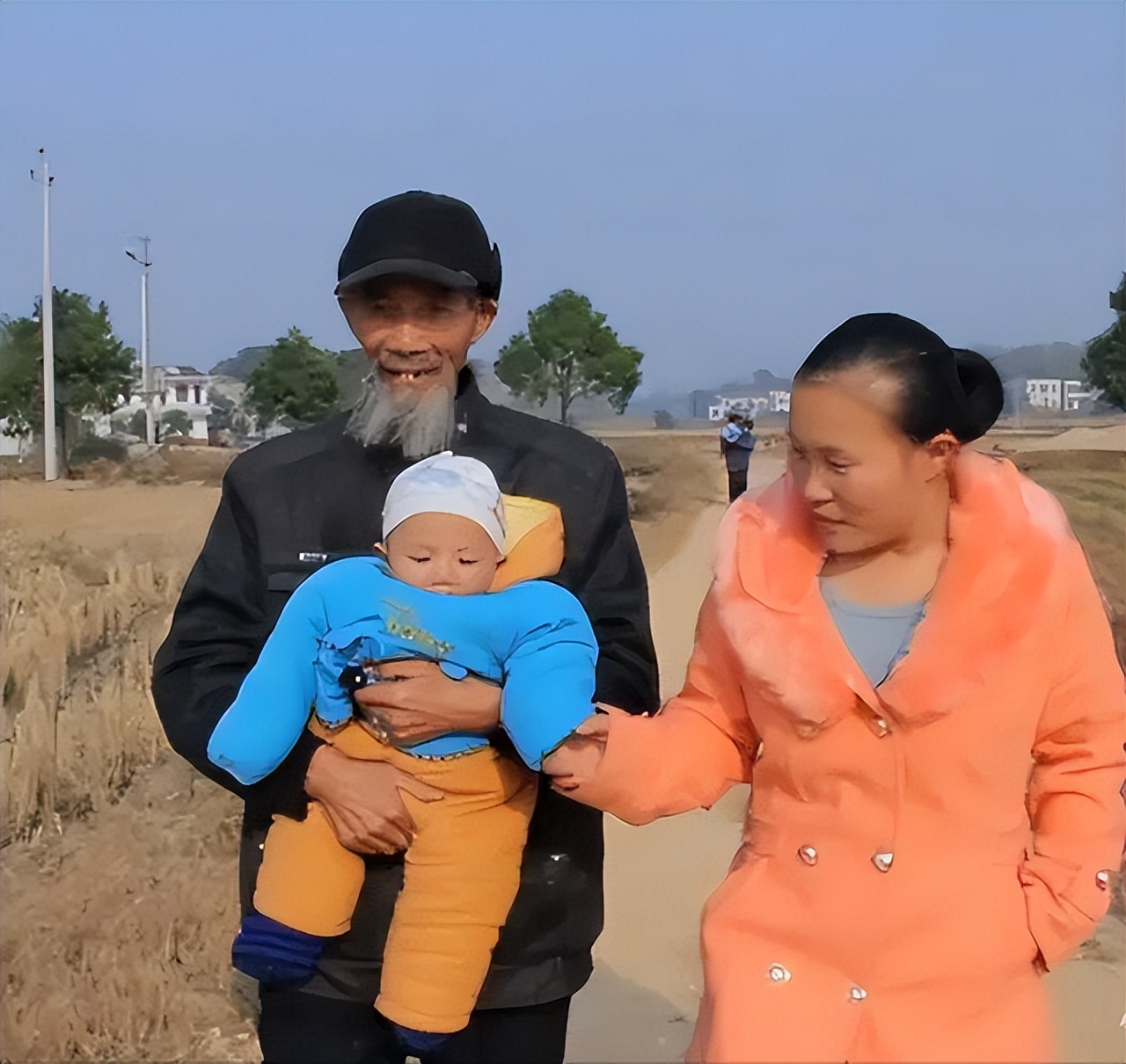 In 2012, a 23-year-old girl in Hunan married a 68-year-old man ...