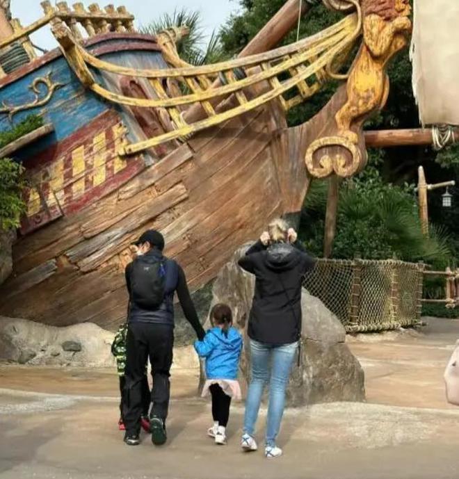 The Sa Beining family visited Disneyland, and it was not tiring for one ...