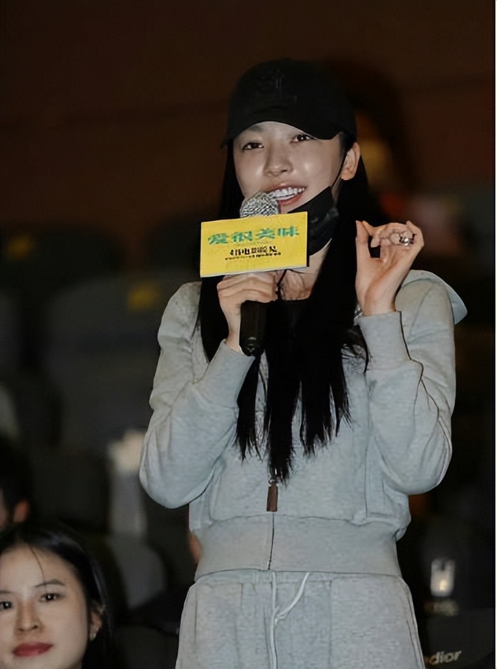 Yi Mengling has no makeup, netizens say it's so popular~ - iNEWS