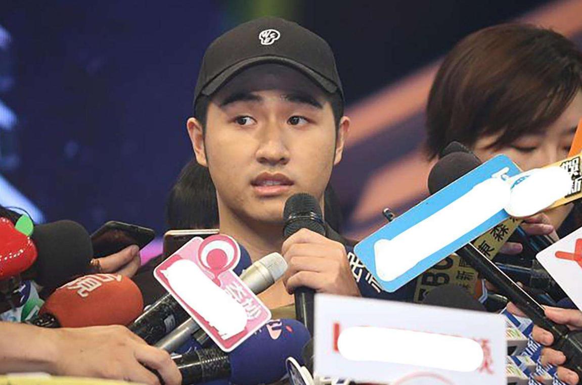 Wu Ruixuan was unwilling to leave the circle, saying "want to go to the ...