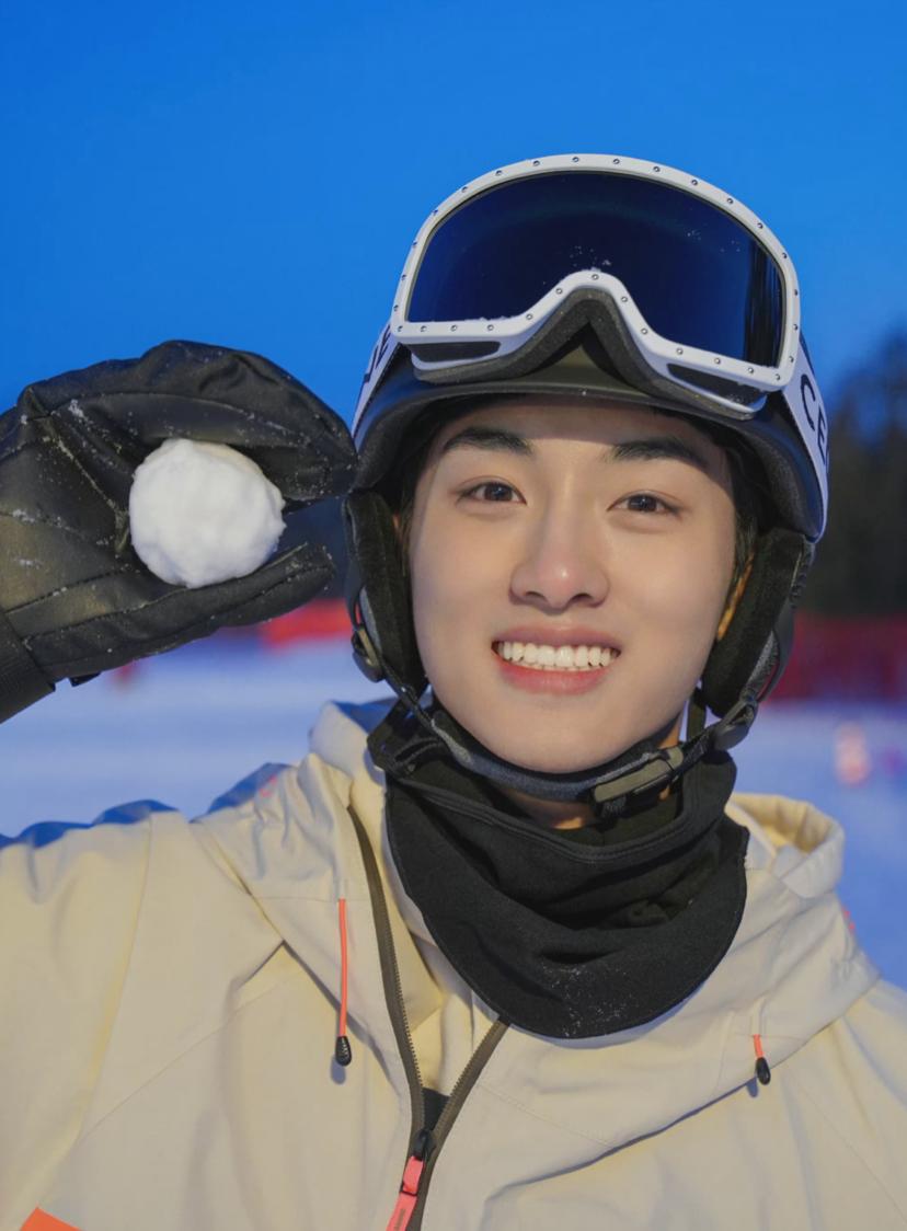 Star chaser, Dong Sicheng officially announced his joining, what surprises will the handsome guy ...