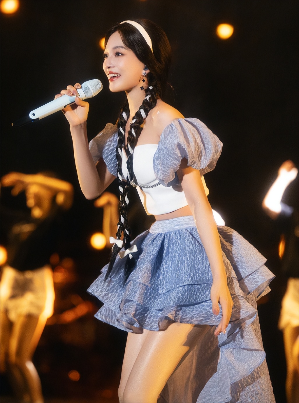 Angela Chang relies on clothes to keep her edge? An excellent singer ...