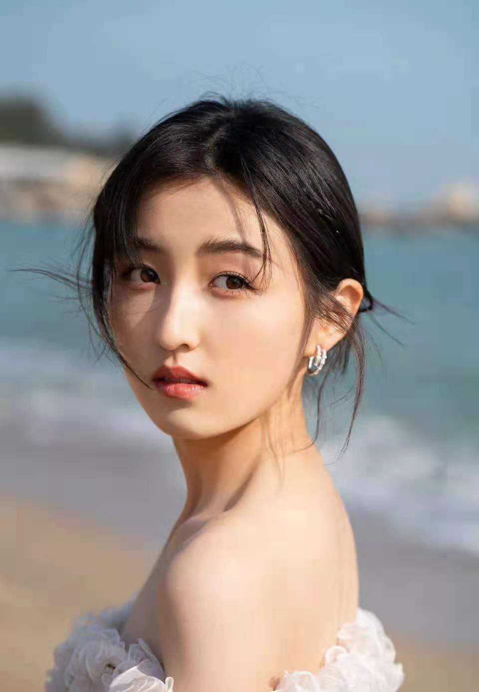 The three actors of Xiao Parting have grown up - Zhao Jinmai, Zhang Zifeng, Hu Xianxu - iNEWS