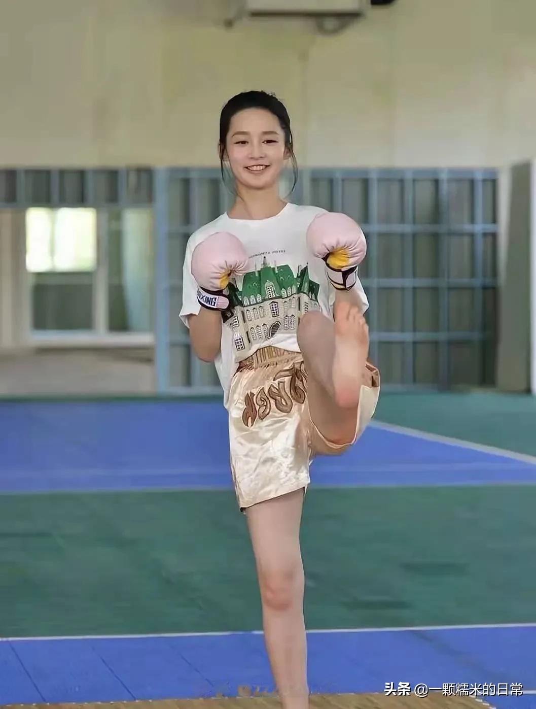 Li Qin sexy fishnet hot pants beach photos - iNEWS