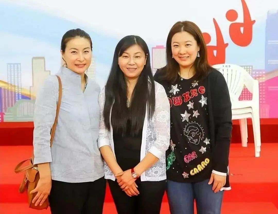 Guo Jingjing and Fu Mingxia are in the same frame, one has a big waist ...