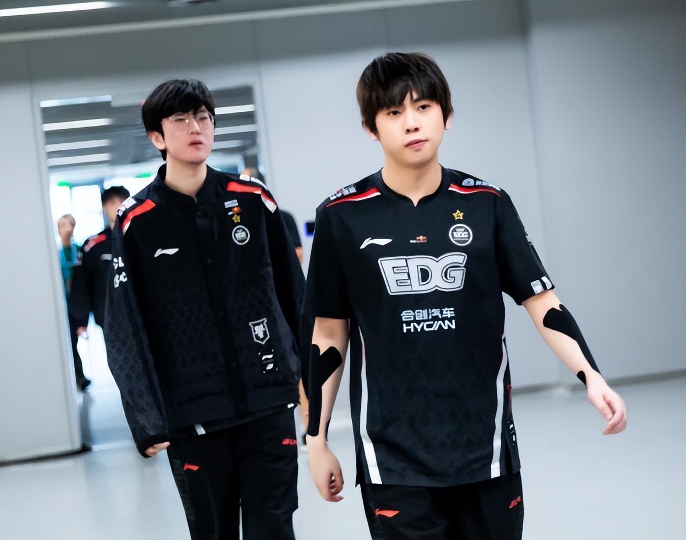 冠軍候選EDG遭淘汰！Ale首播坦言冒泡賽技不如人！ - 頭條匯