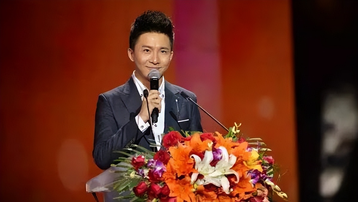 At the age of 26, he became the "most handsome" host of CCTV. At the ...