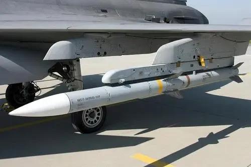 Testing of the U.S. Air Force's mysterious new AIM-260 long-range air ...