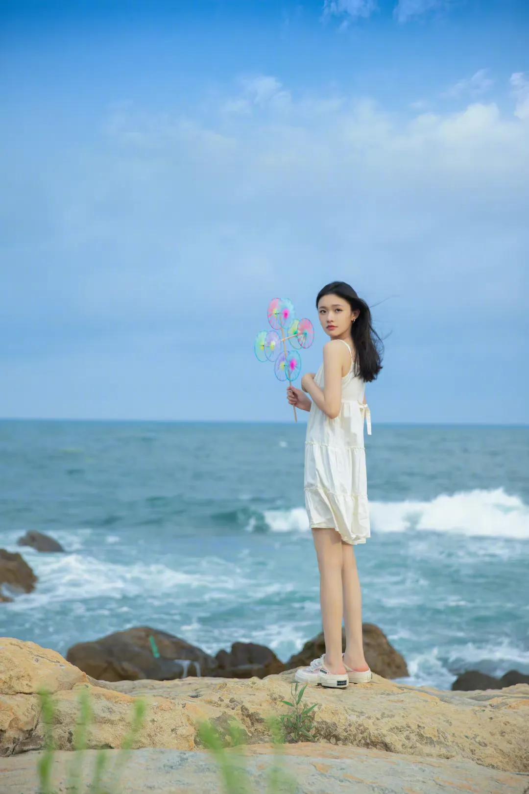 Lin Yun's summer beach photo - iNEWS