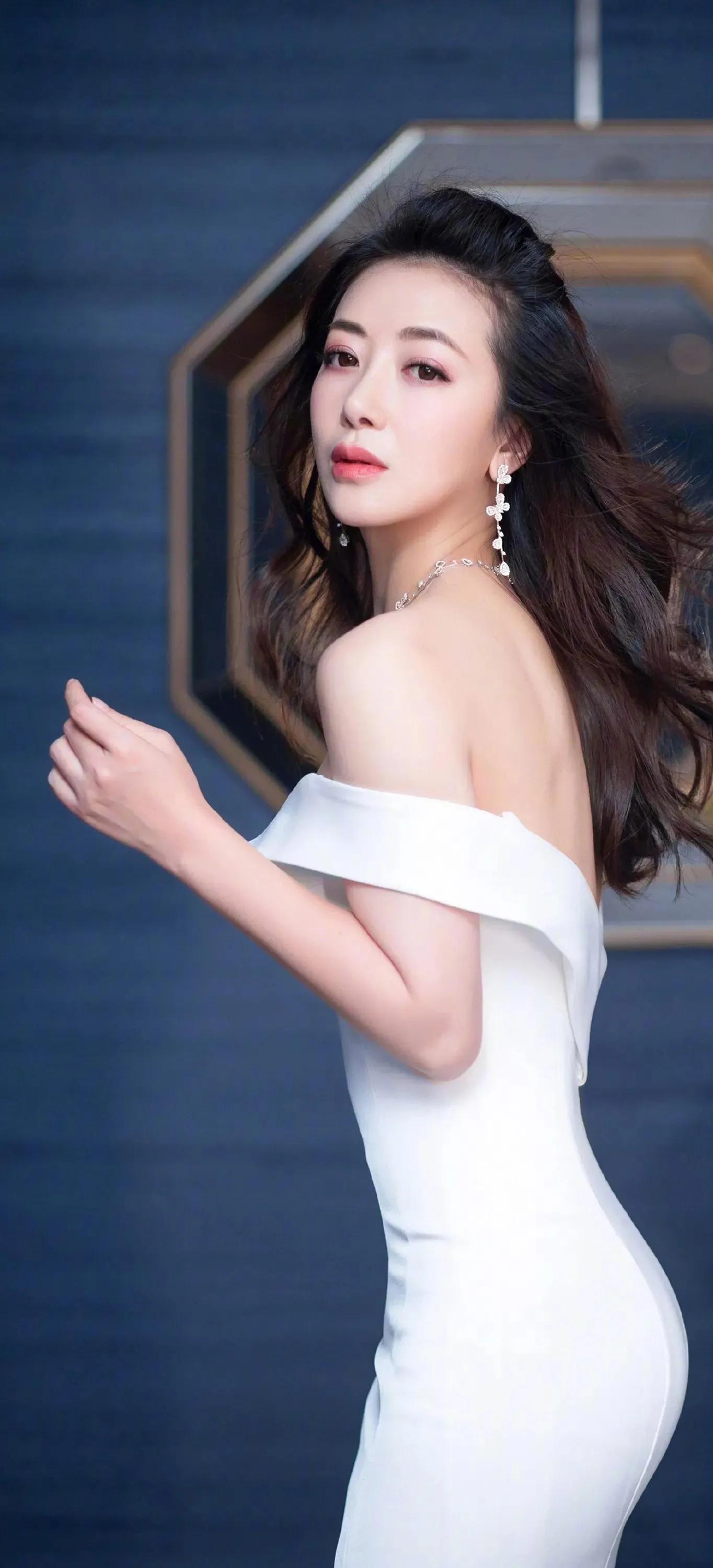 Charming mature beauty Chen Zihan - iMedia