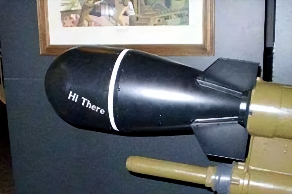 How small is the world's smallest nuclear bomb? How powerful is a ...