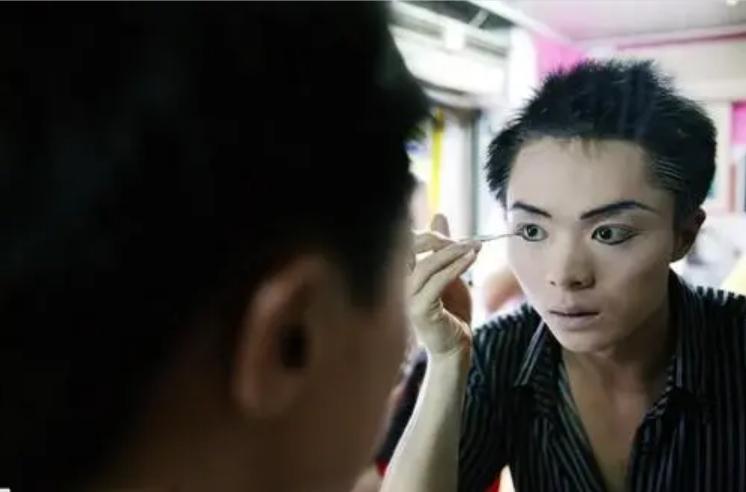 Transgender Li Ermao, who was tragically abandoned because of love ...