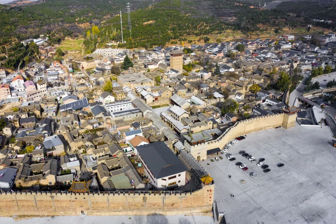 "Two Right Angles" in Guoyu Ancient City - iNEWS