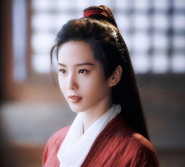 Staring blankly throughout the whole process, Liu Shishi actually ...