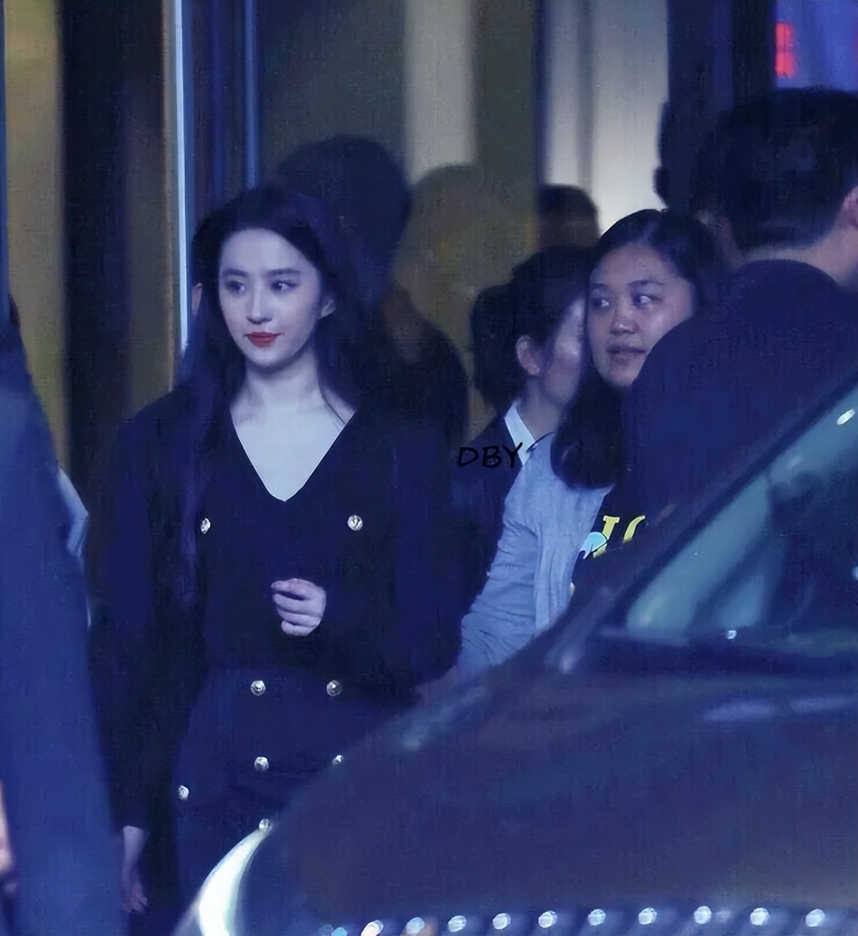 After Zhao Yazhi, Yang Yuying, and Yan Ni removed their makeup ...