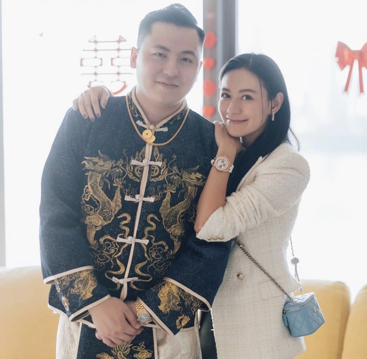 Jiang Ruolin's younger brother rarely shows his face when married - iNEWS