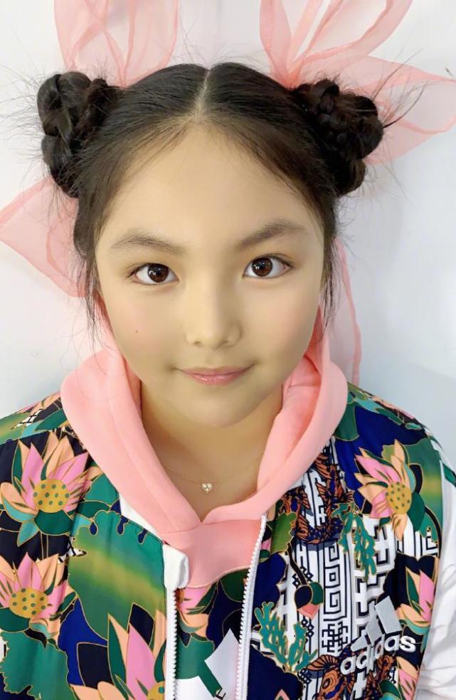 Li Xiang sends Wang Shiling's 13-year-old birthday photo, and has grown ...