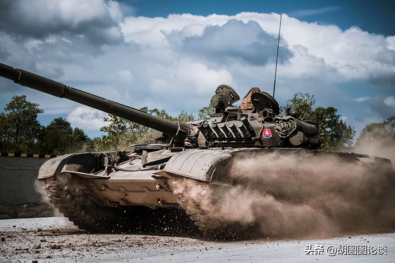 The threat strikes! The Russian army ignited the "Whirlwind" missile ...