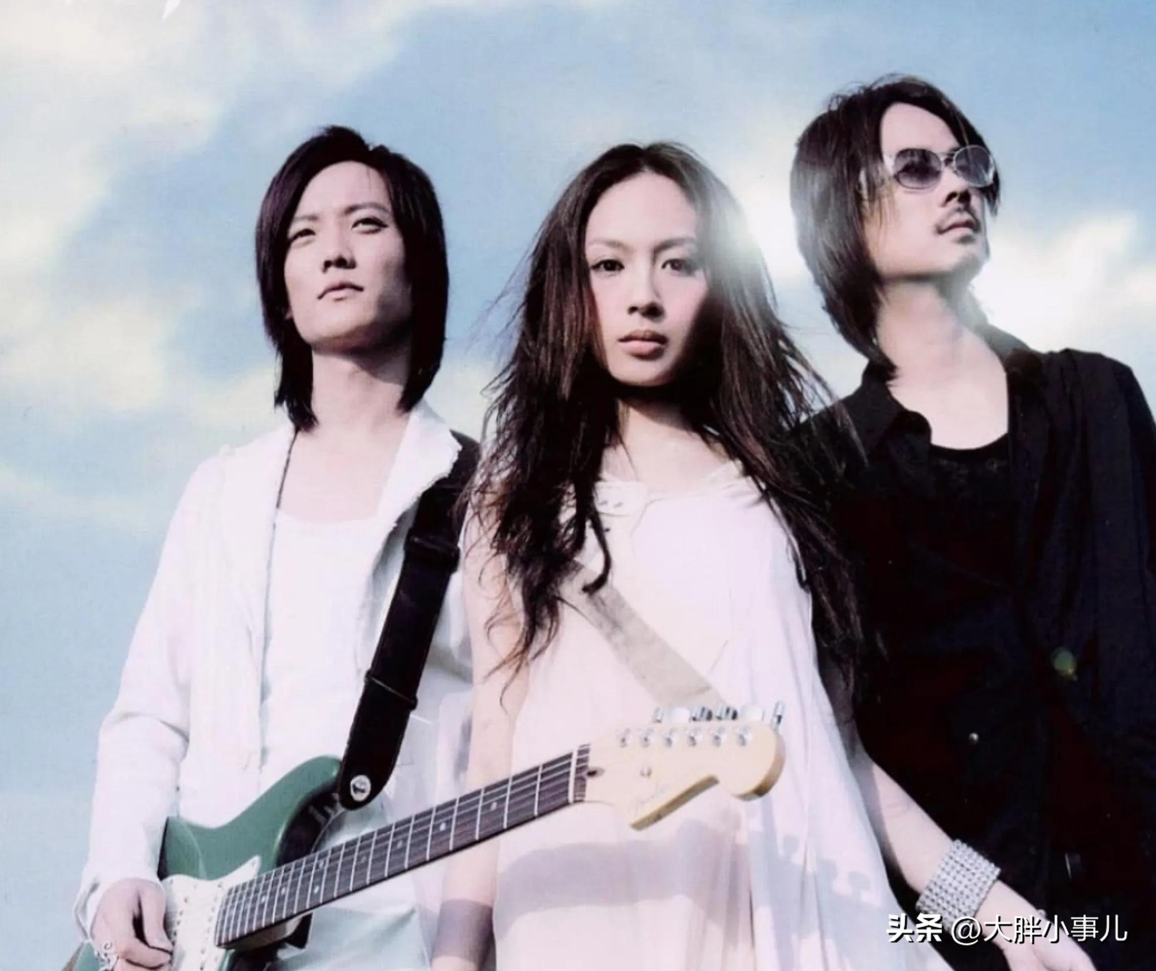 Former lead singer of Feier Band: Zhan Wenting's Road to Rebirth - iNEWS