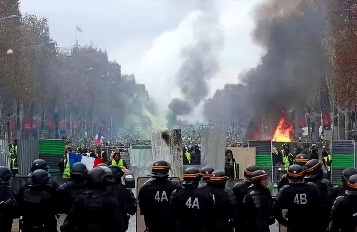 French Internet outage accidentally ended black riots! - iNEWS
