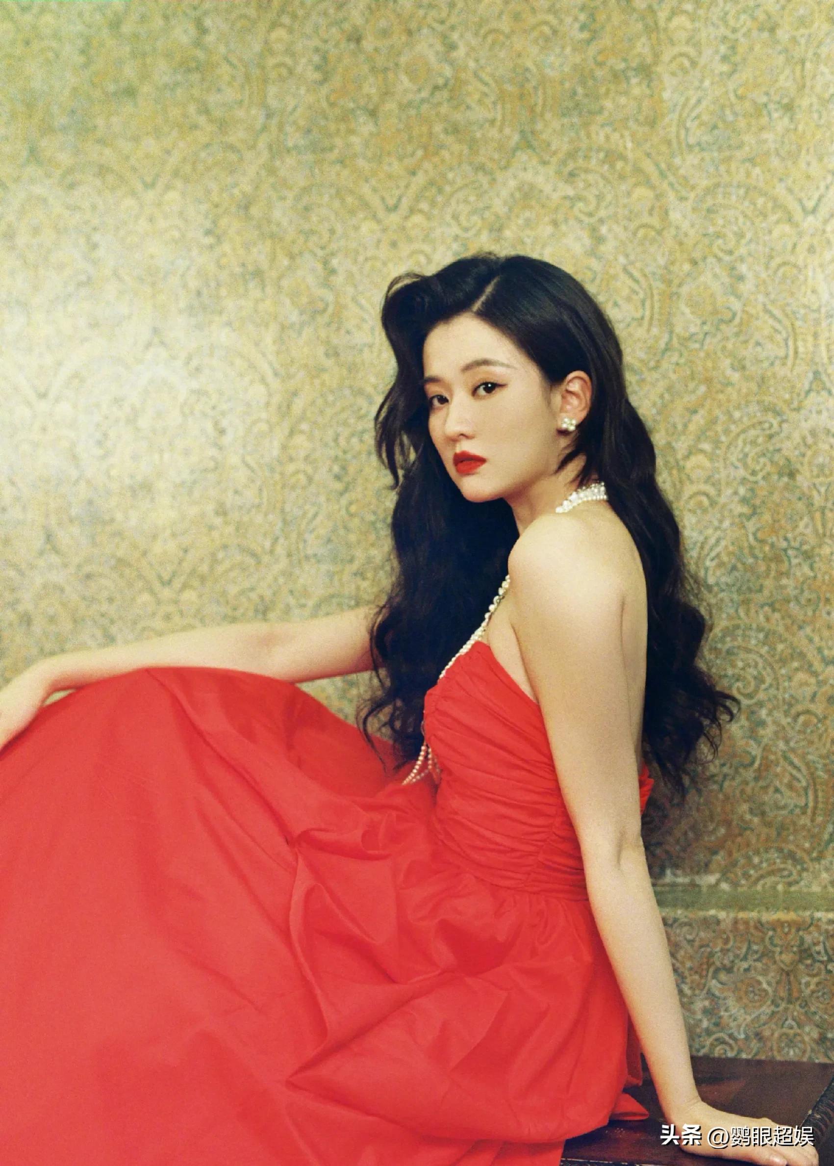 Qiao Xin tube top red dress long photo, beautiful Hong Kong style - iNEWS