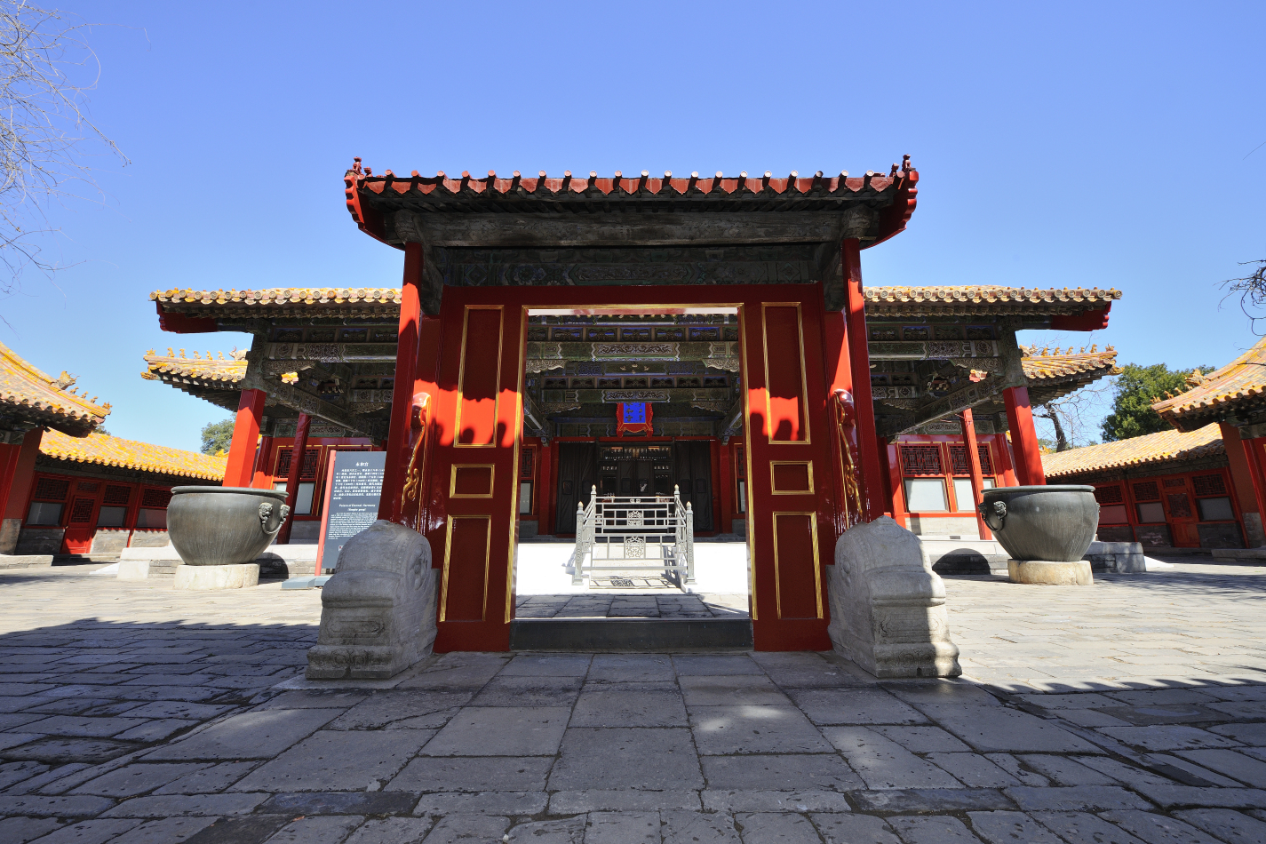 Yonghe Palace and Jingyang Palace - iNEWS