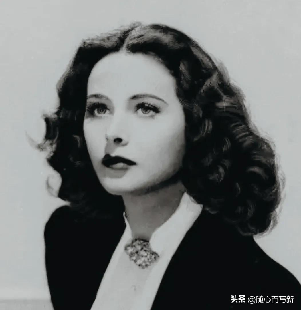 A Hollywood goddess who combines beauty, intelligence, and sexiness ...