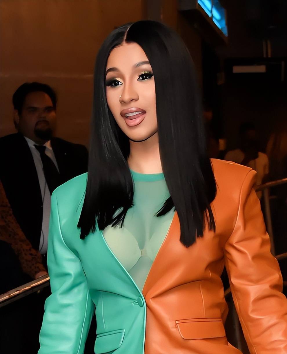 American actress Cardi B provokes controversy! No underwear at the ...