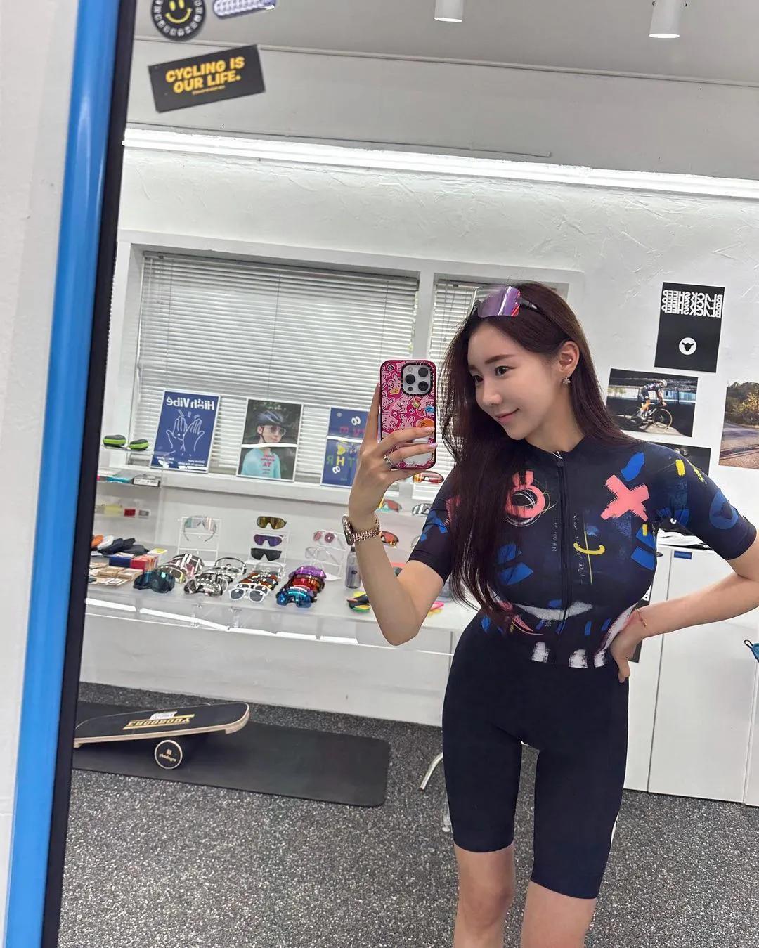 Min Chae Yoon's cross-moon mix-and-match show - iNEWS