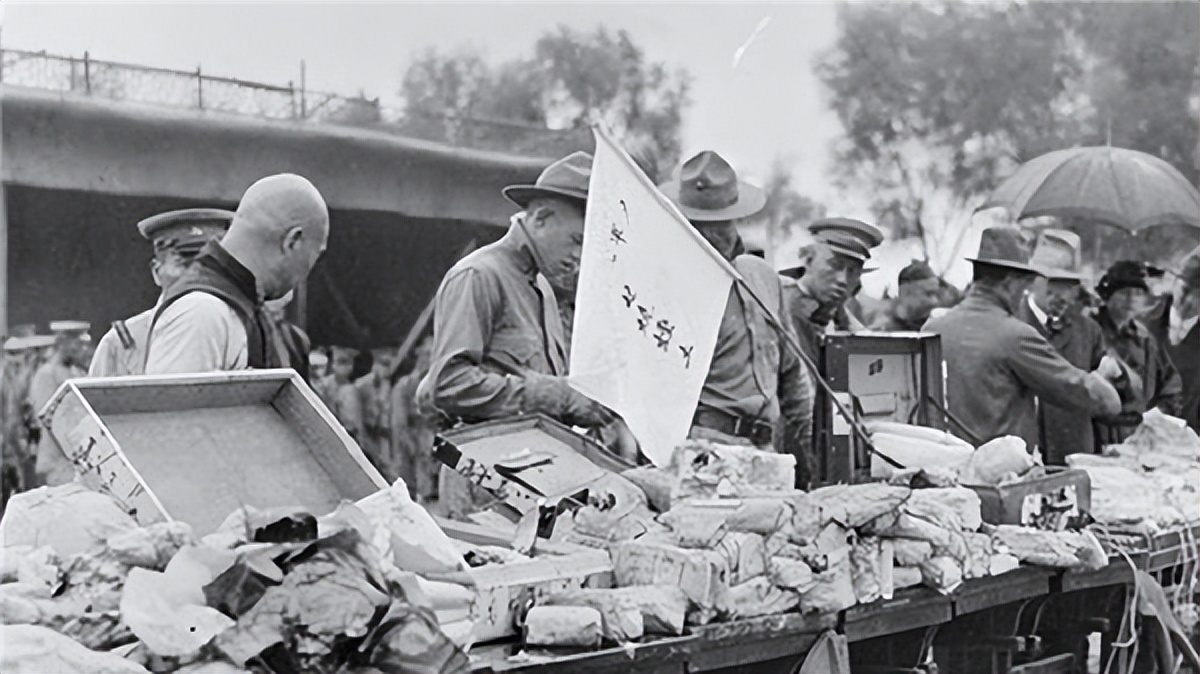 After the fall of the Qing Dynasty, where did the millions of Qing ...