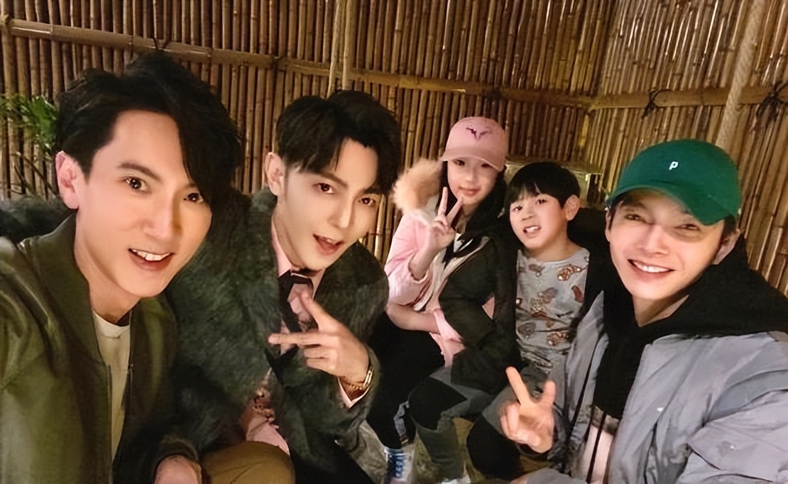 Chen Yiru posted a photo of Fahrenheit Disney 15 years ago, Yan Aaron ...