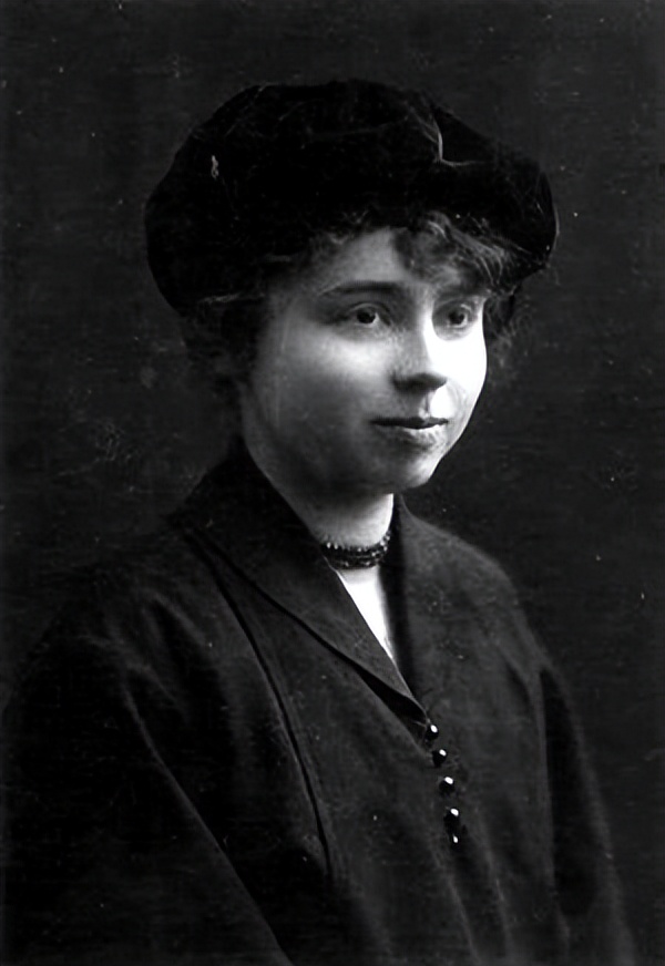 283. She is an expert on the "December Uprising" - iMedia