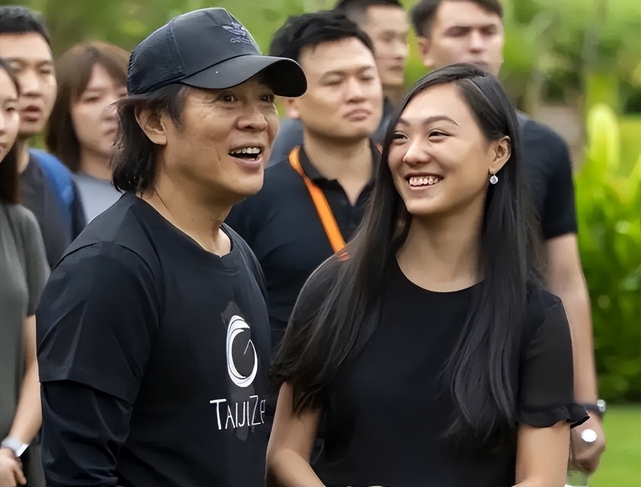 59-year-old Li Lianjie's recent photos were exposed, the effect of recuperation abroad is ...