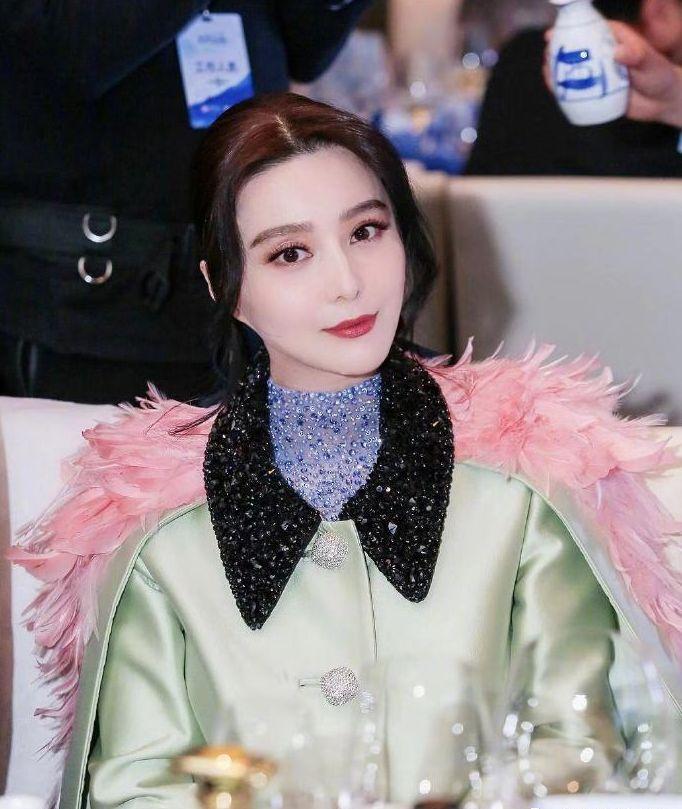 Fan Bingbing's red carpet style exposed, pink dress and green high ...