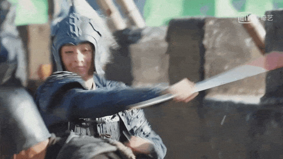 burn! "A Mai Congjun" Zhang Tianai's bloody poster, the battle-damaged ...