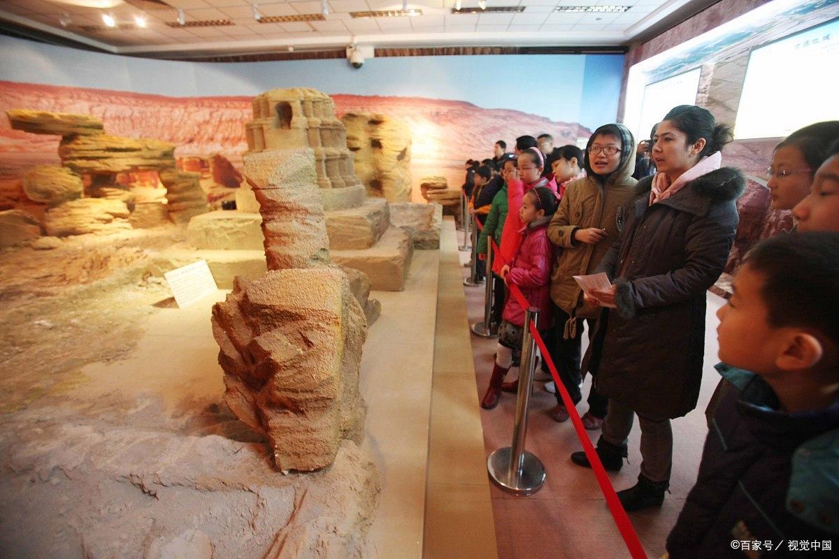 Explore the unique culture and traditional customs of ethnic minorities ...