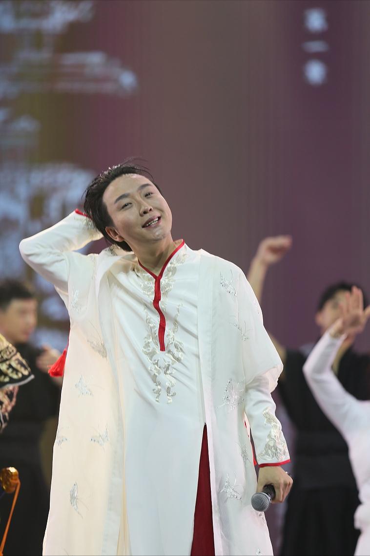 Li Yugang is a representative of a deformed culture, his success is by ...