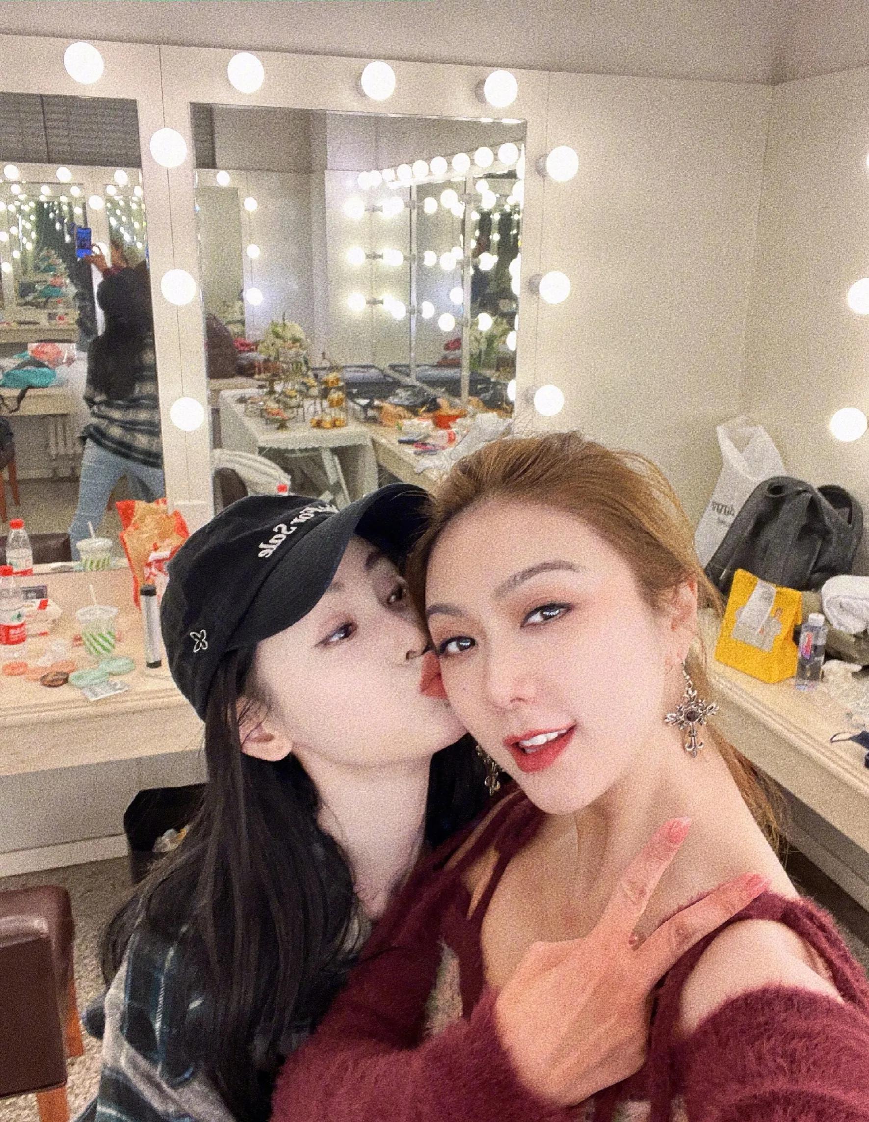 Fiona Sit supported Liu Lian's tour on the spot, love Qi, it's too bad ...