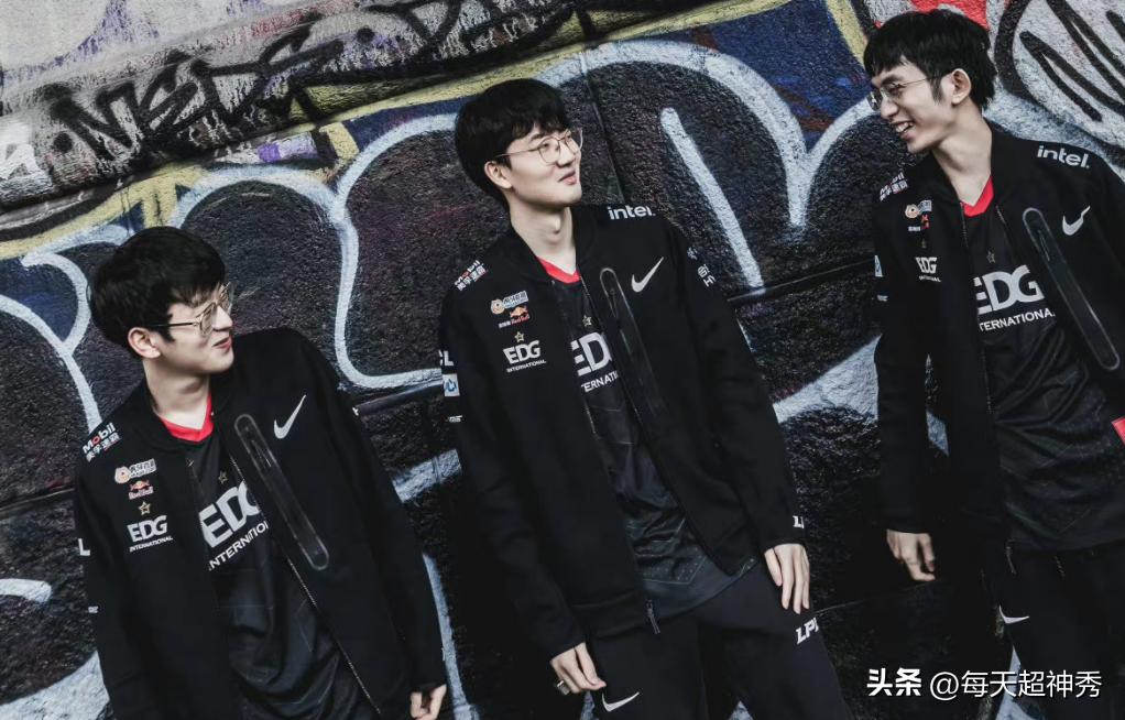 A Le Fofo appeared in the EDG training room, Jiejie responded late at ...