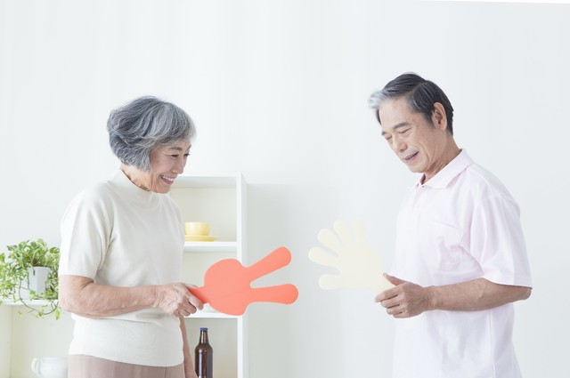 Do older couples need married life? The advantages and disadvantages of ...