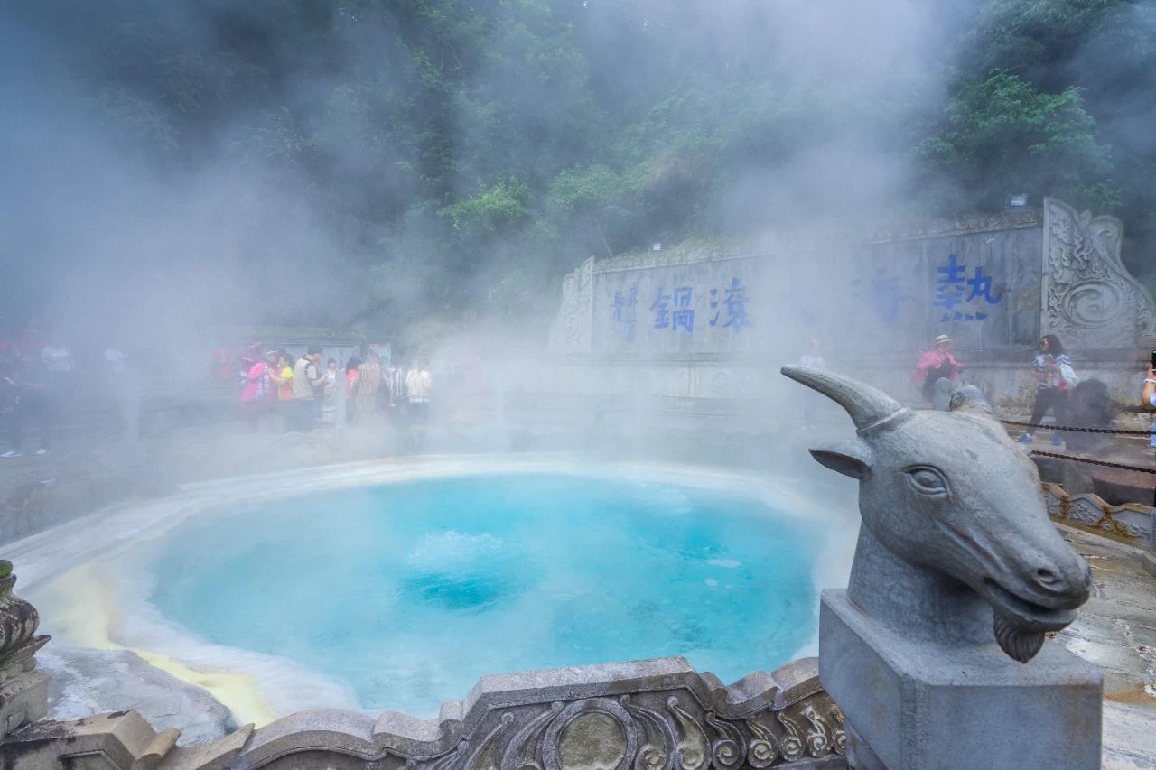 Meet spring in the hot spring - iNEWS