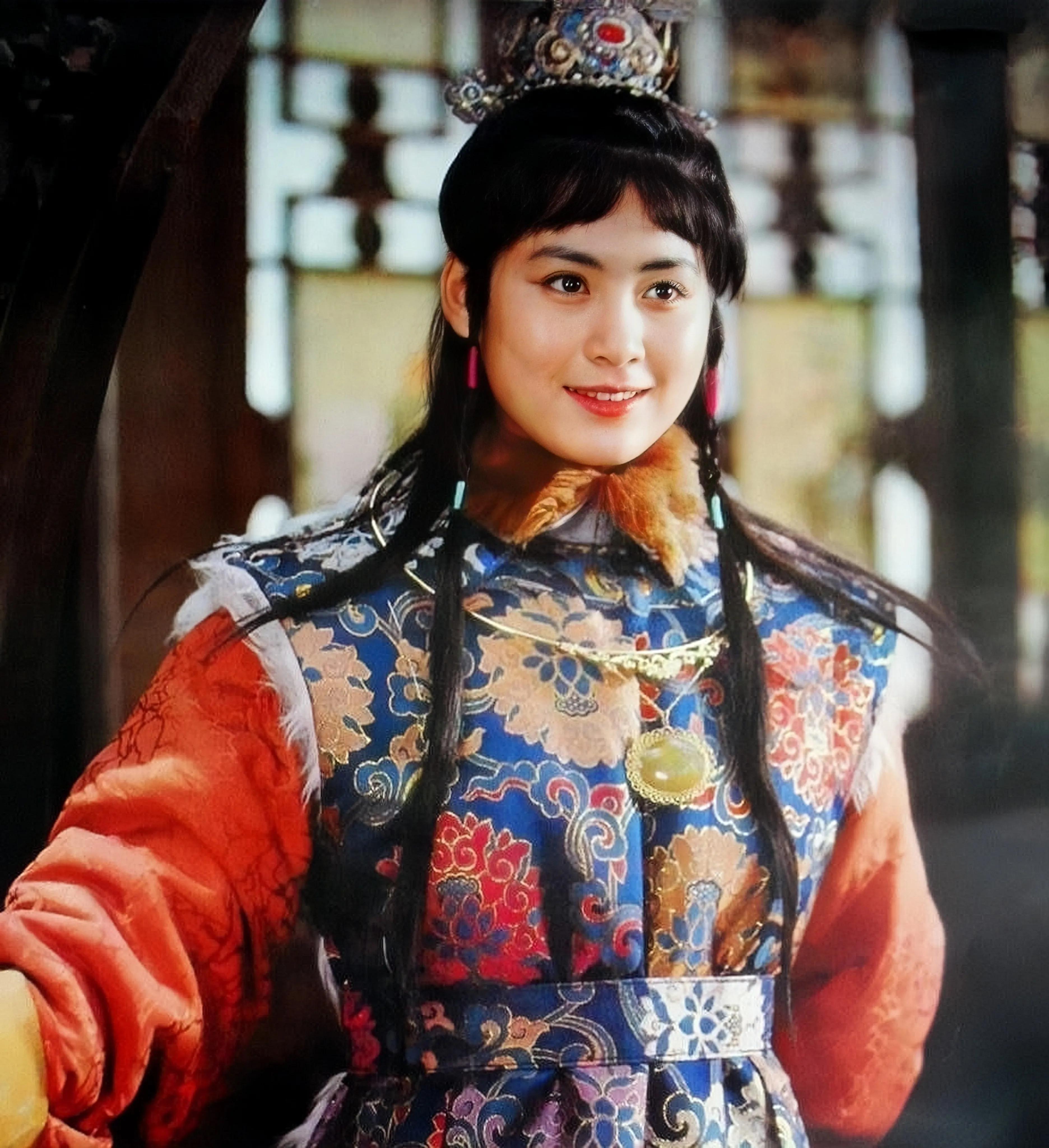 Xia Jing: She disguised herself as a man and starred in Jia Baoyu, but quit the entertainment ...