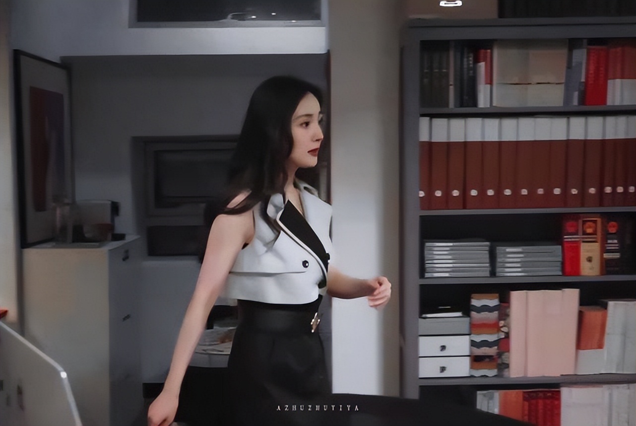 Yang Mi brings power-style outfits into the new drama, with printed ...