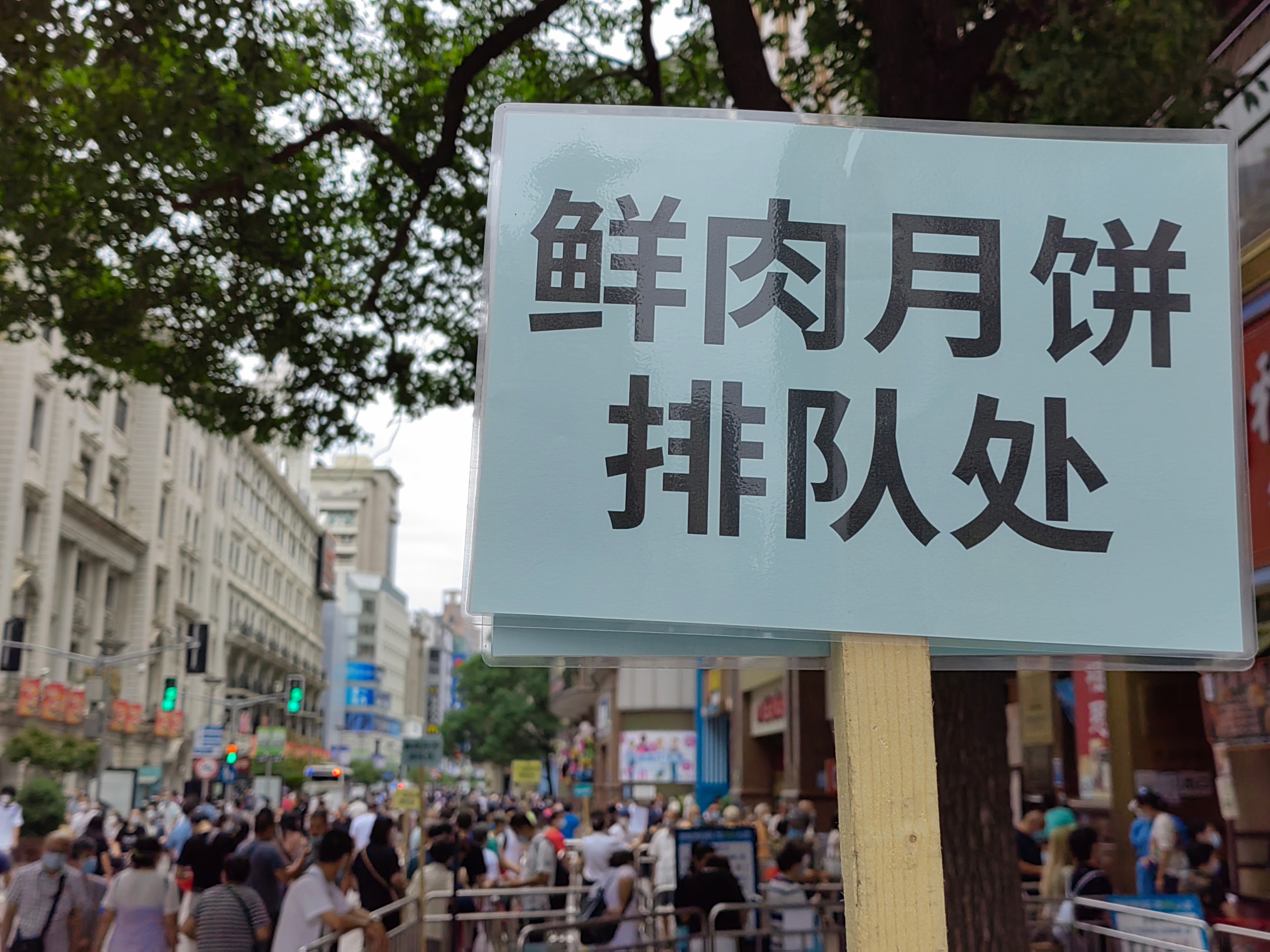 Mid-Autumn Festival is approaching!Diners line up to buy fresh meat ...