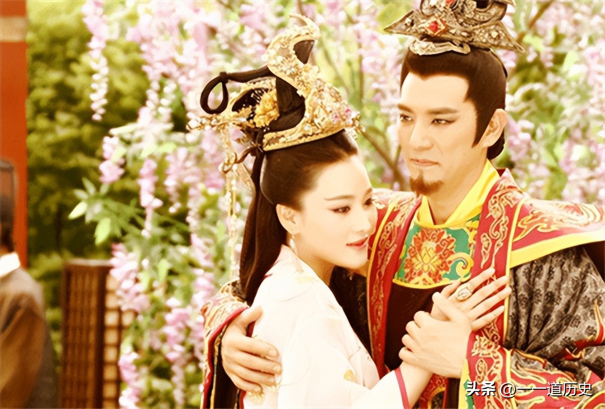 Daji has a "bad habit" before going to bed. King Zhou likes it very ...