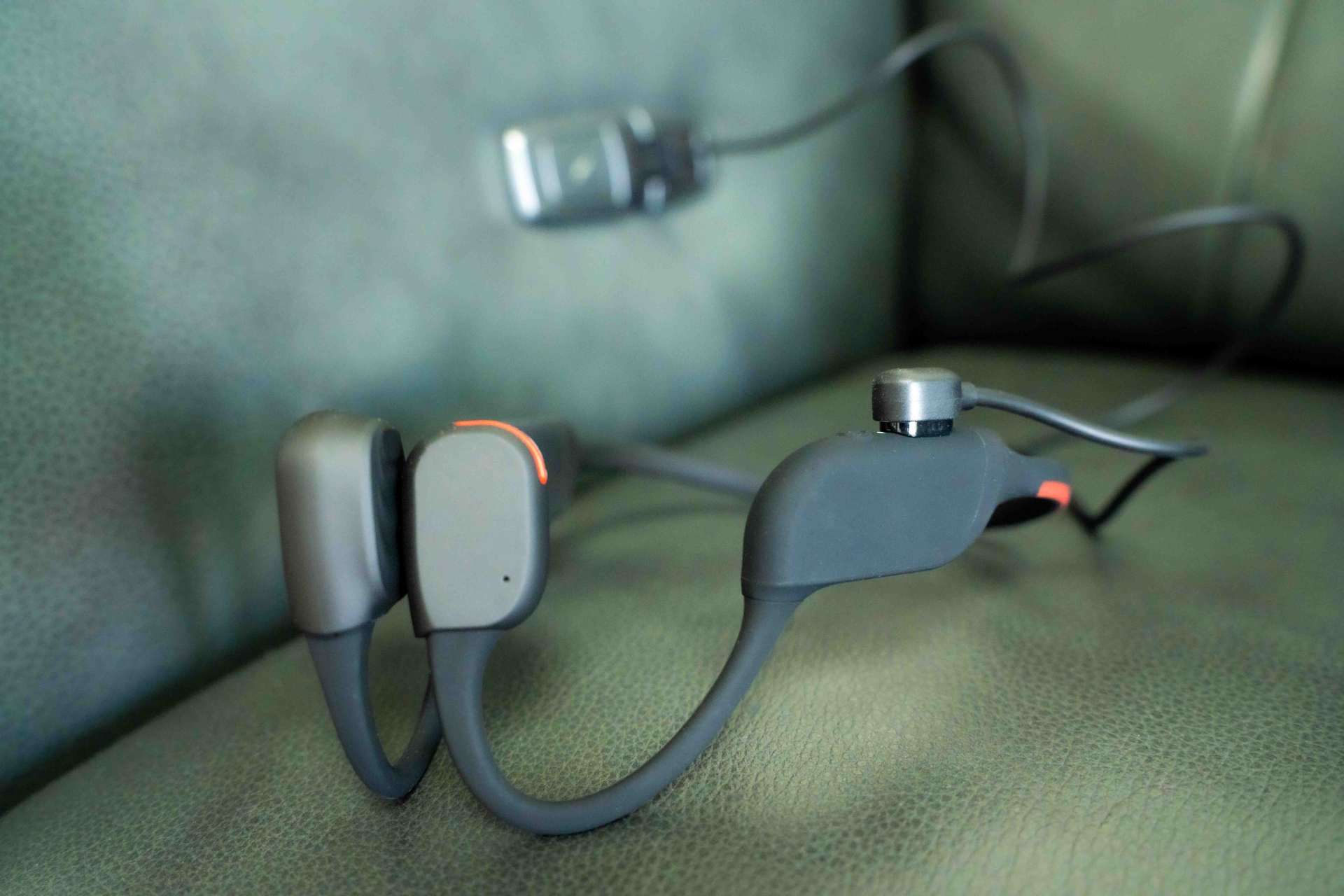 Philips A7607 Bone Conduction Bluetooth Wireless Sports Headphone Review - iNEWS